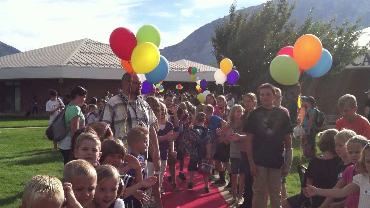 Cascade Elementary, Orem, UT first day of school "Soul Train Line" - YouTube