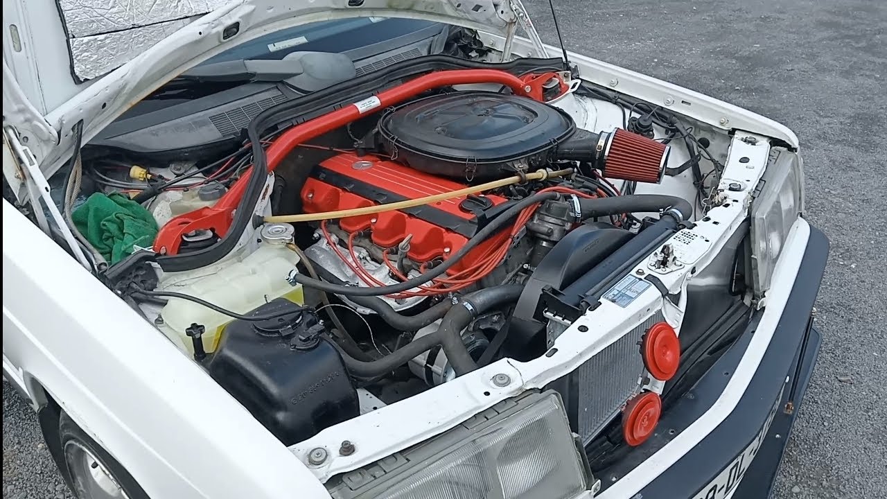 Mercedes 190E W201 M102 - YouTube