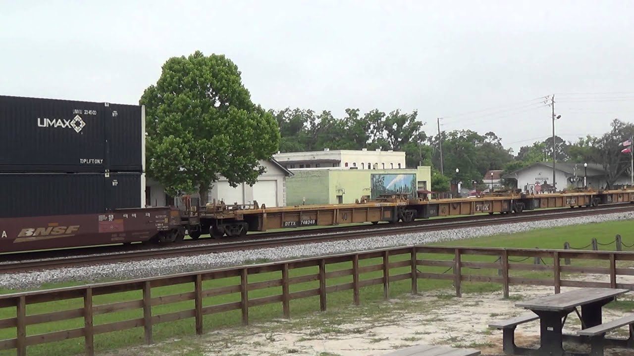 CSX 372 leads the Q027 Chicago - Jacksonville at Folkston - YouTube