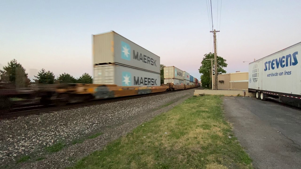 557: CSX q158 with friendly crew - YouTube