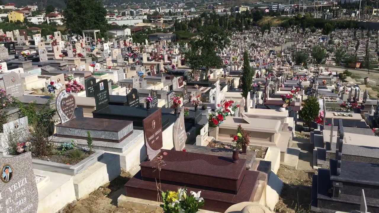 Varrezat e Sharrës, Tiranë - YouTube