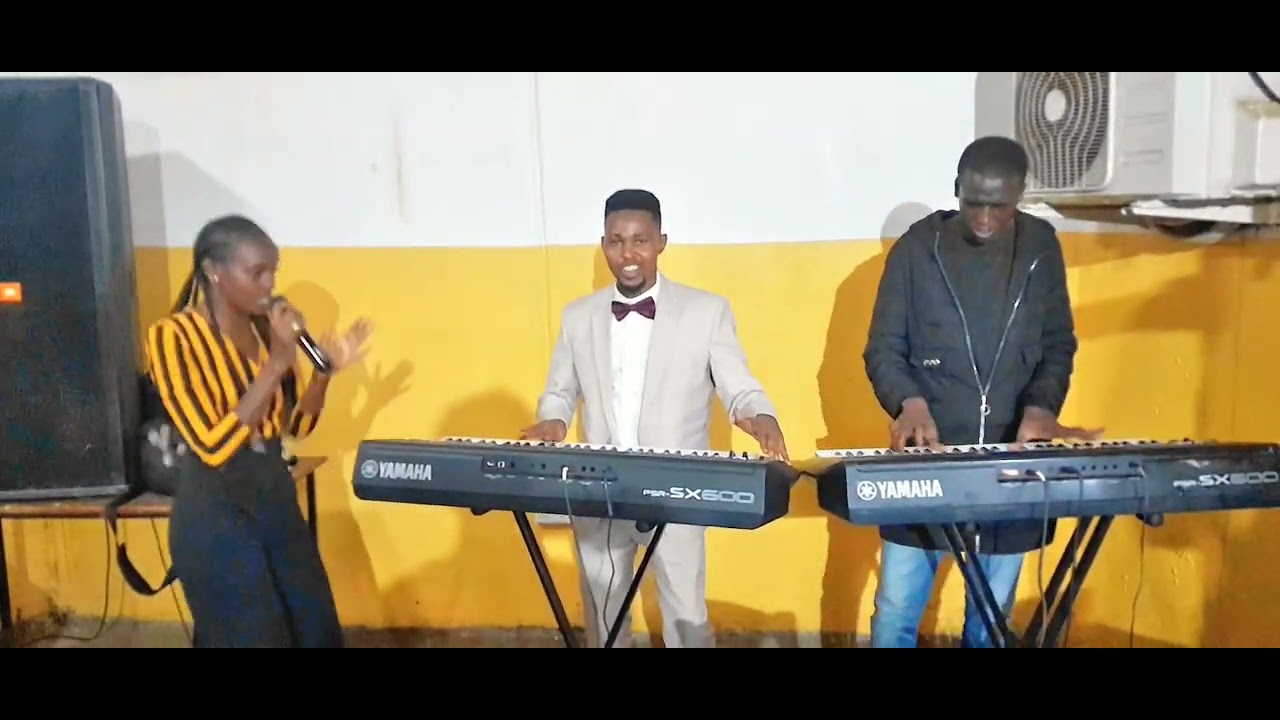 Levi Pro vs Edu Pro piano dance Seben 🕺 - YouTube