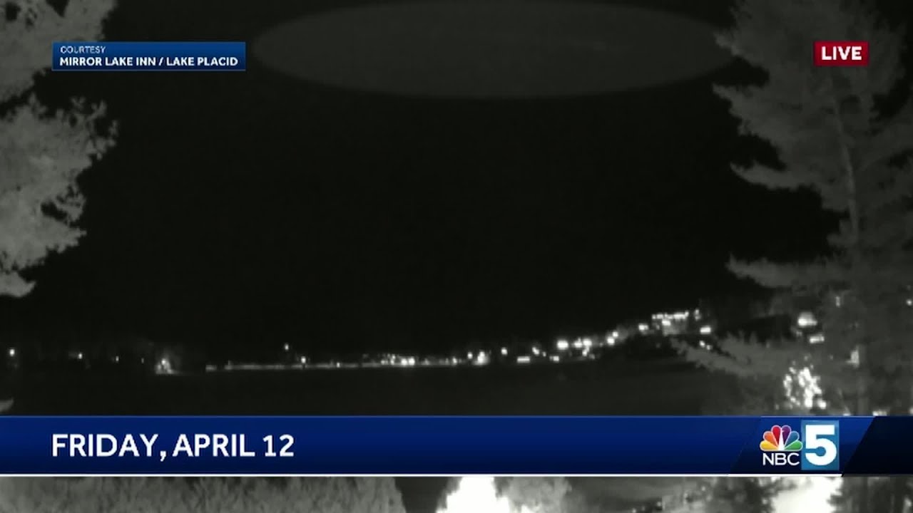 WATCH: 2 mysterious flying objects streak across morning sky - YouTube