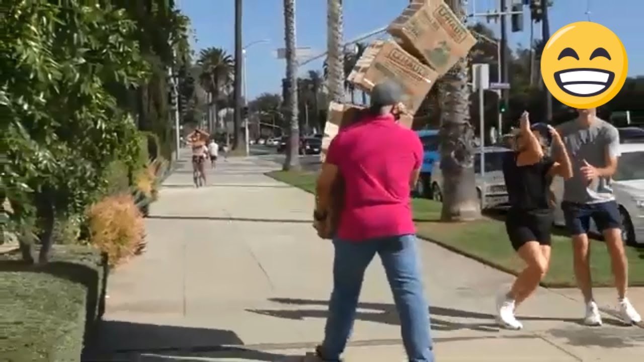 Falling boxes prank usa - YouTube