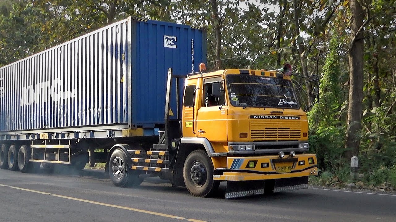 Daendels Road Heavy Trucks, East Java 🇮🇩 | July 2022 - YouTube
