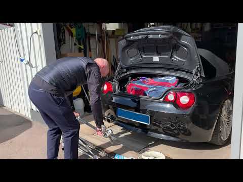 Discover How Golf Clubs Fit in a BMW Z4 (Explained) – Golf Cart Go