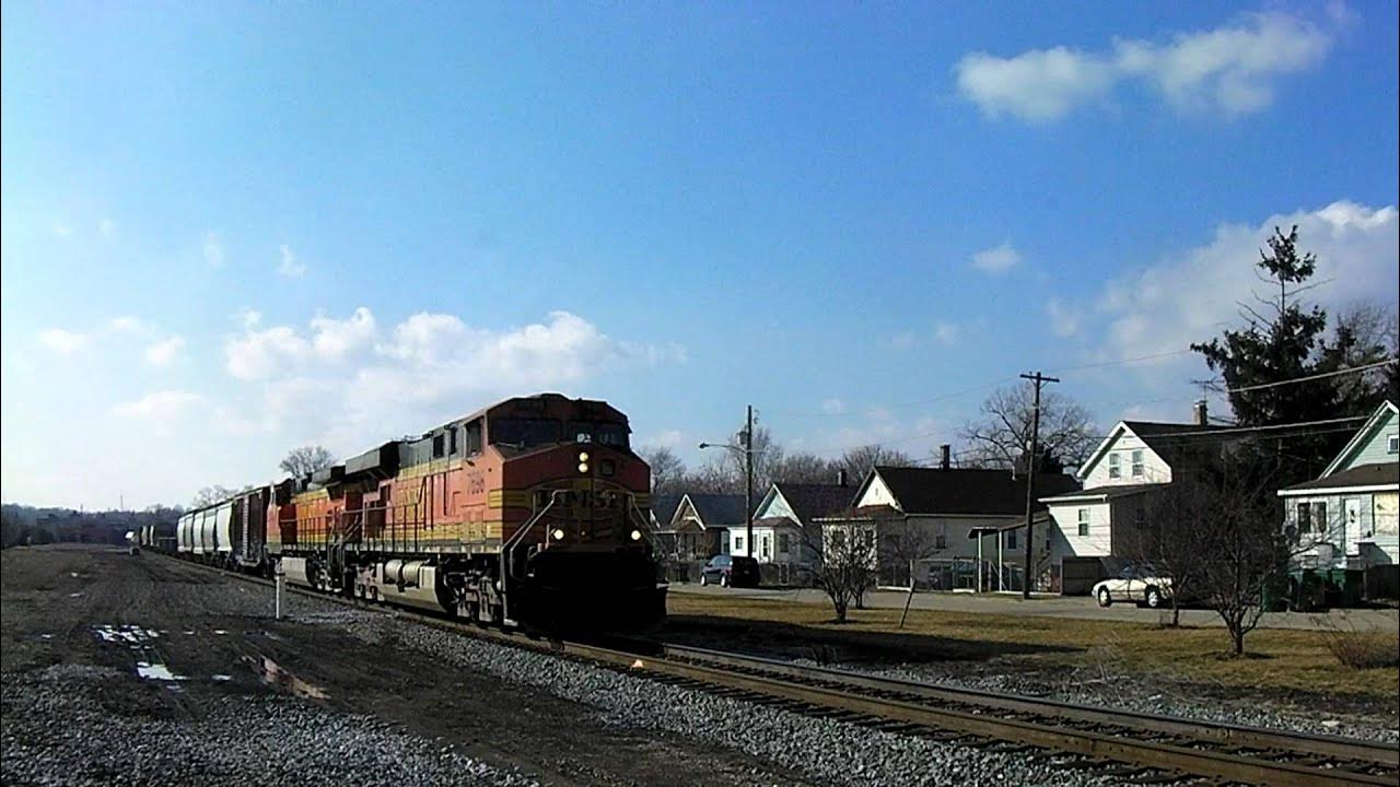 BNSF 7698 East - Joliet, IL - YouTube