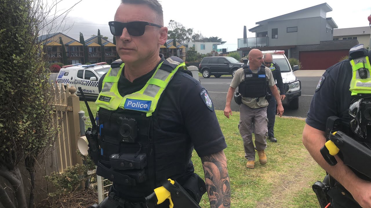 Assault by victoria police they refuse to identify - YouTube