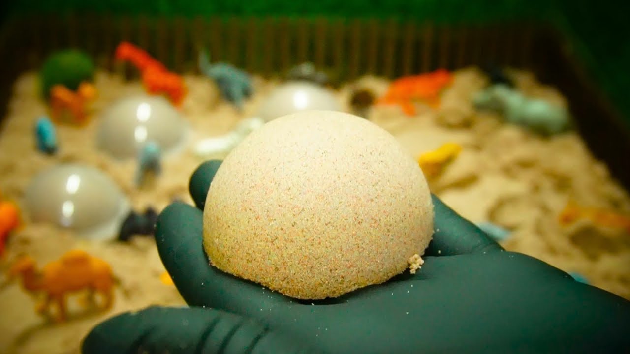 What's Inside This Kinetic Sand Egg? - YouTube