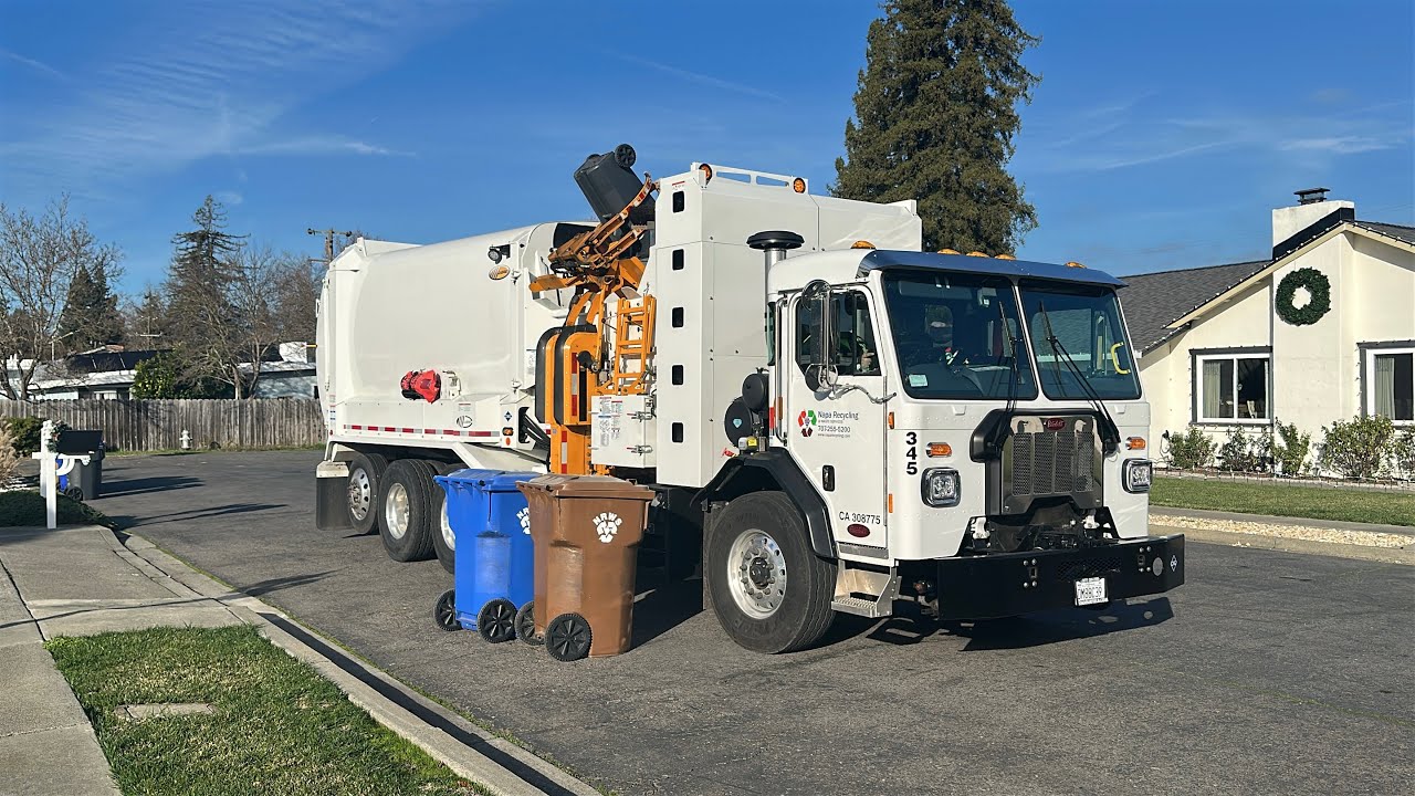 Brand New Peterbilt 520 Labrie Automizer | NRWS - YouTube