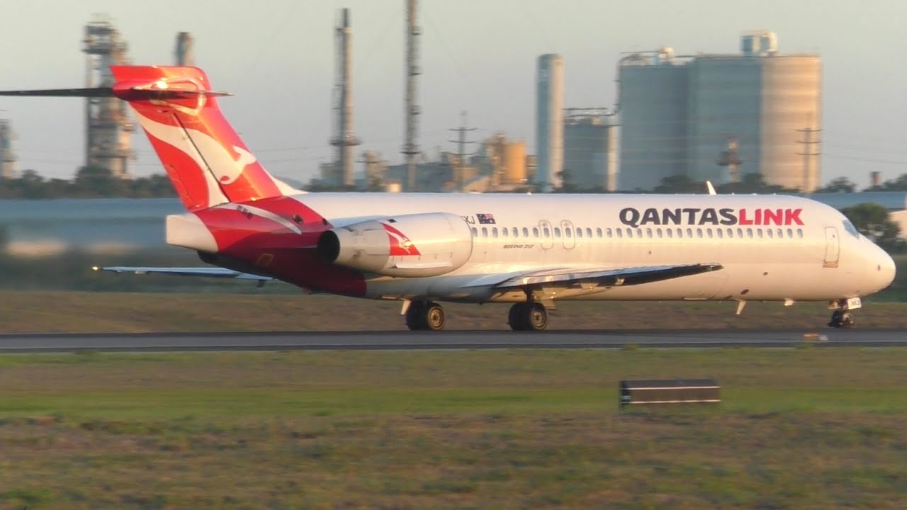 Golden QantasLink Boeing 717-2BL Landing and Takeoff at Brisbane ...