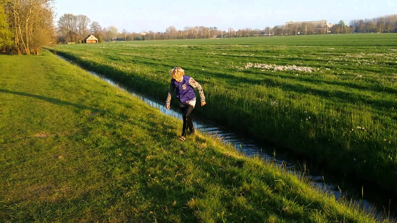 Slootje springen brianne - YouTube