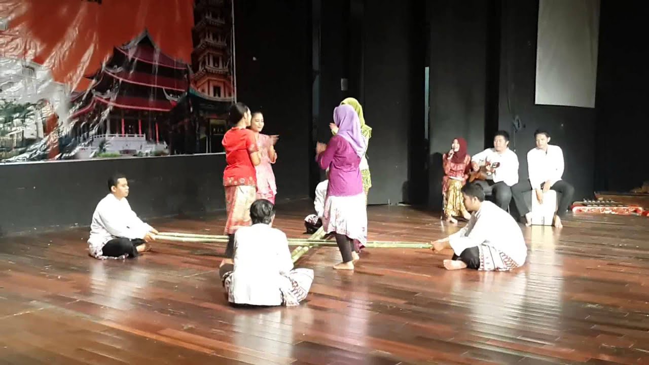 Sahureka-reka Dance Perform by State Polytechnic of Semarang - YouTube