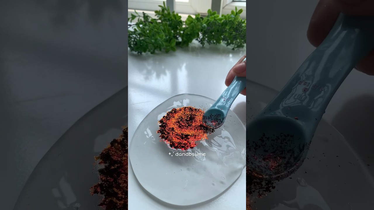 Mixing iridescent gecko color into clear slime, that amazing #dandb # ...