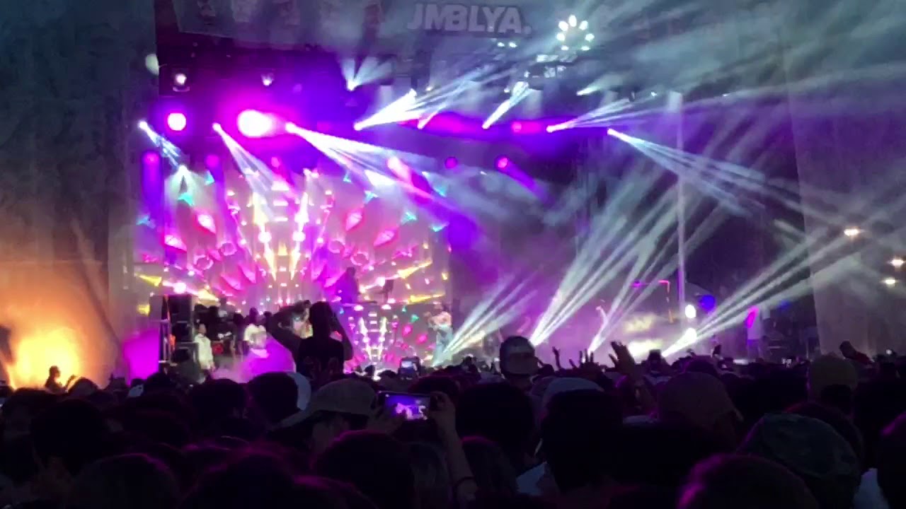 Migos - Ric Flair Drip (Live @YMBLYA 2018) - YouTube