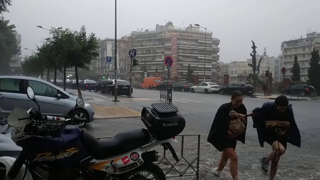Καταρρακτώδης βροχή στη Θεσσαλονίκη- GRTimes.gr - YouTube
