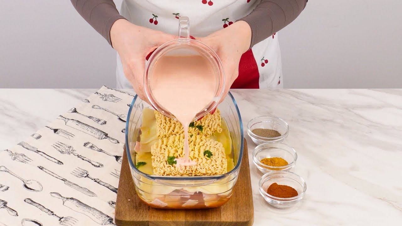 Turn instant noodles into a cheesy baked casserole - YouTube