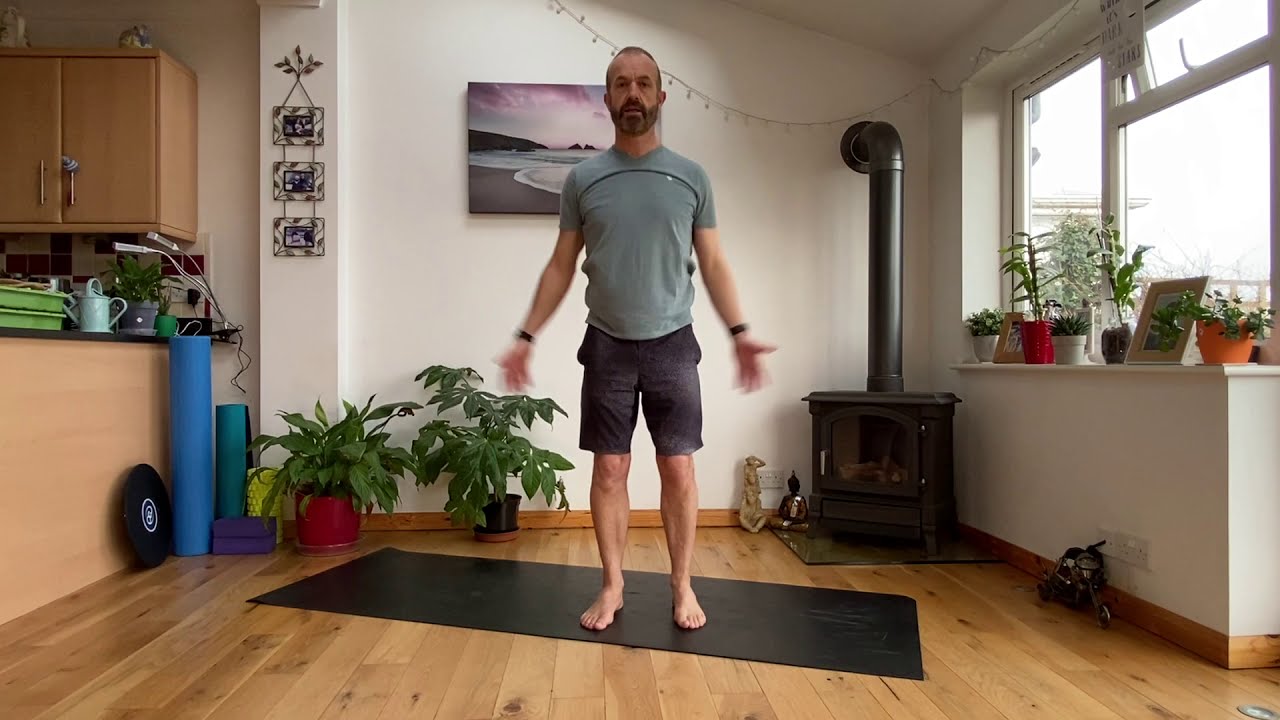 Dynamic Stretch / Light Aerobic workout - 20 min - YouTube