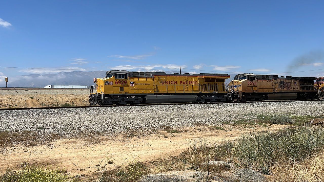 NEW PAINT SCHEME & KCS! UP 6929 IN THE NEW SCHEME LEADS A MEGA STACK TRAIN! - YouTube