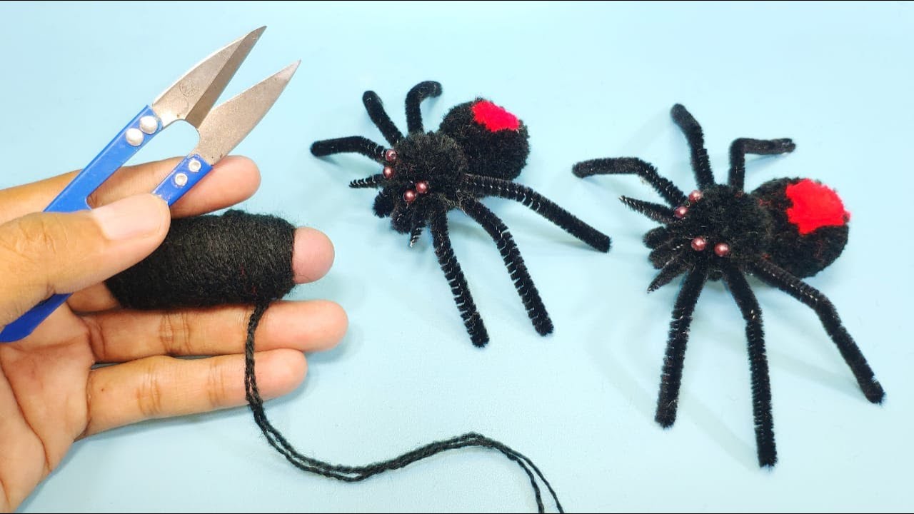 Black Spider Pom Pom Toys Easy Making - Halloween Crafts Idea - Woolen ...