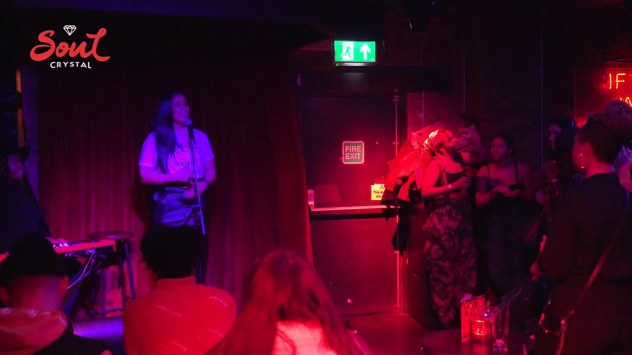 Courtney Bennett - Call Me [Live at Old Street Records] - YouTube