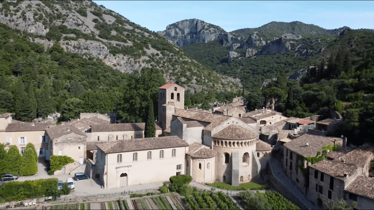 Decens carmen (excerpt) - YouTube