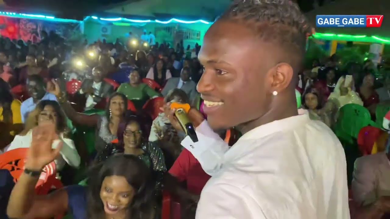 Koury simple en concert live avec ses musiciens - YouTube