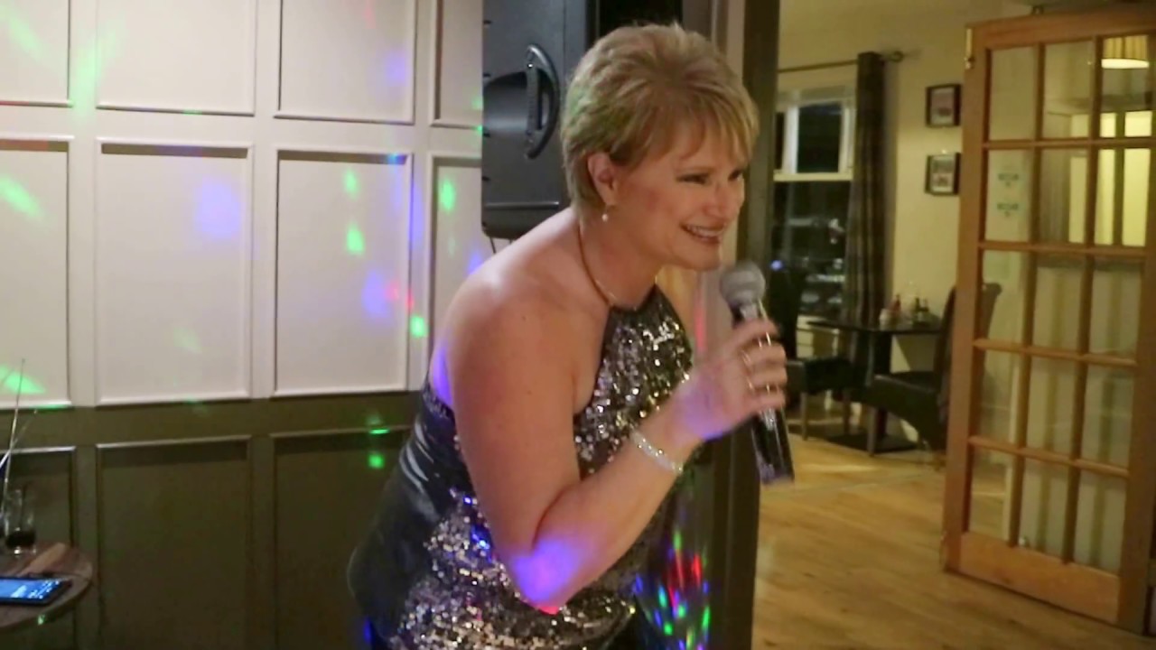 Robyn Taylor - The Way I Wanna Be (Live) - YouTube