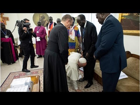 Pope kisses feet of South Sudan leaders, urging them to keep the peace