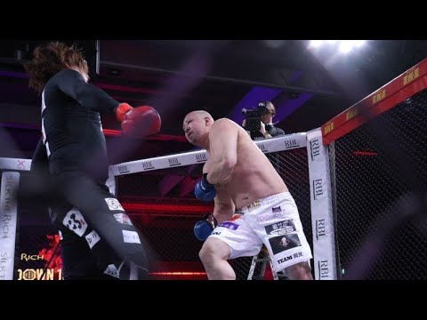 瓜田純士、せーやに圧勝！顔面への膝蹴りで決着「未来！お前もBreakingDownに出ろ！」 - YouTube