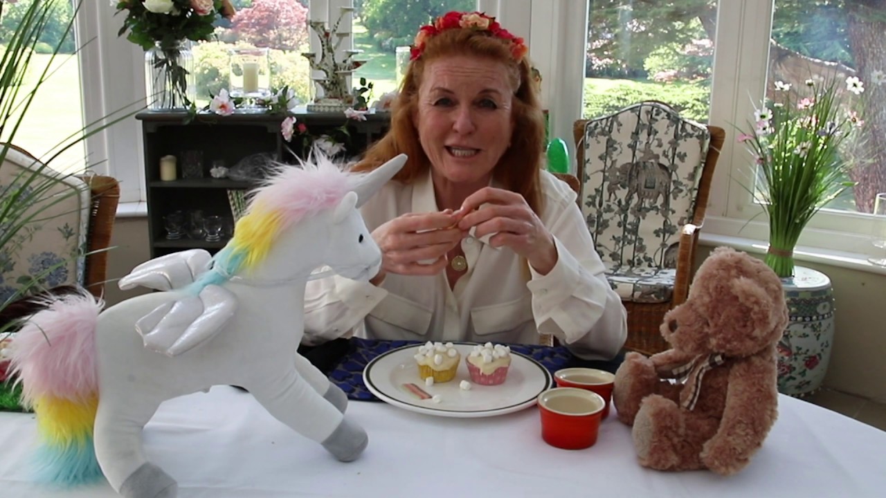 Sarah Ferguson making Rainbow Cakes - YouTube