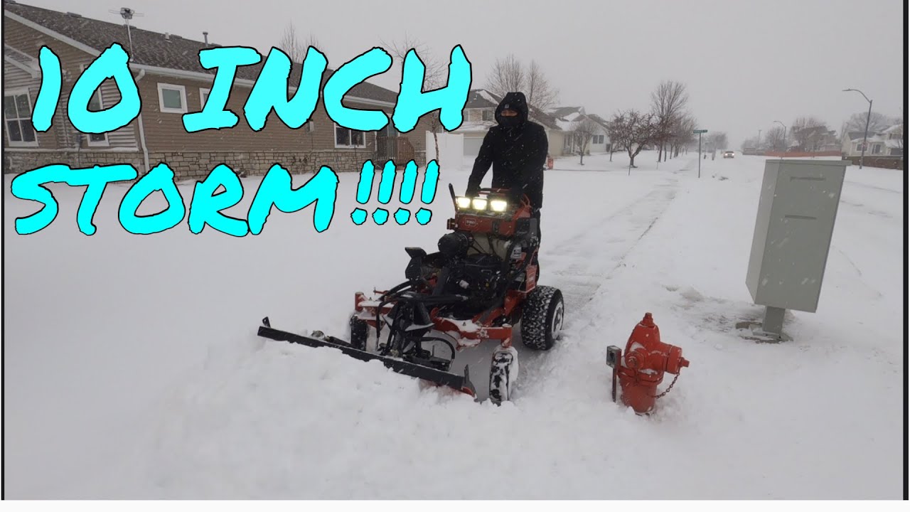 Toro Grandstand Multiforce plowing snow - YouTube