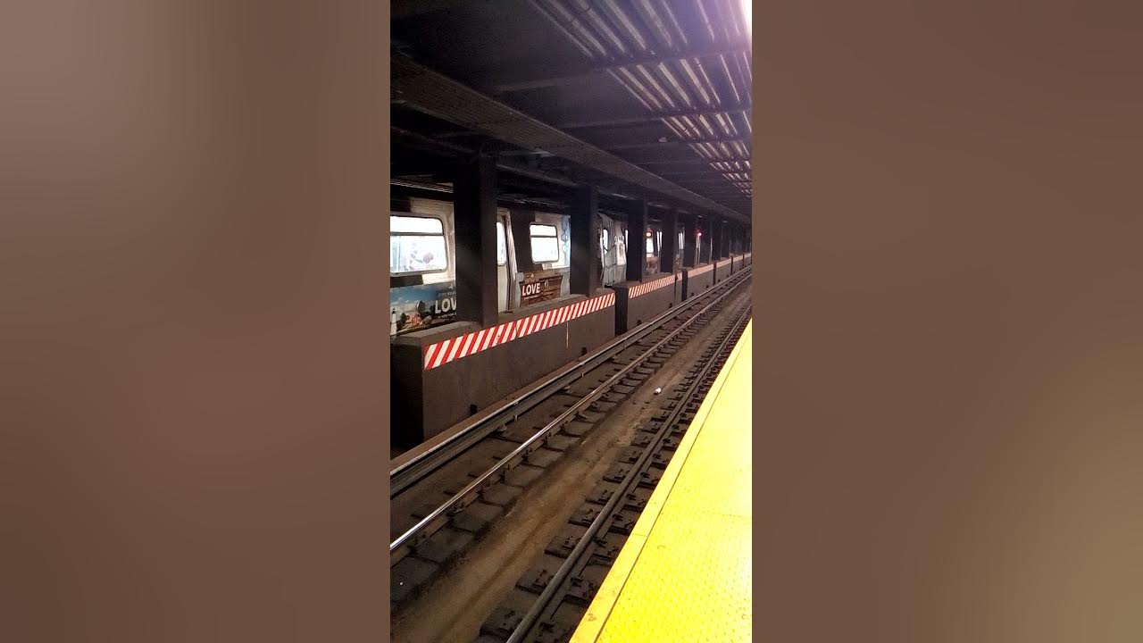 Queens Bound R179 A train Manhattan Bound R179 C train leaving Jay Street Metrotech - YouTube