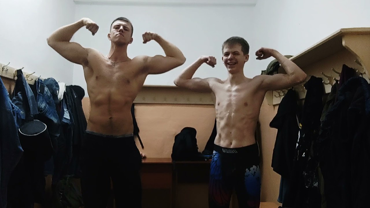 17 years old bodybuilder, flex with a friend - YouTube