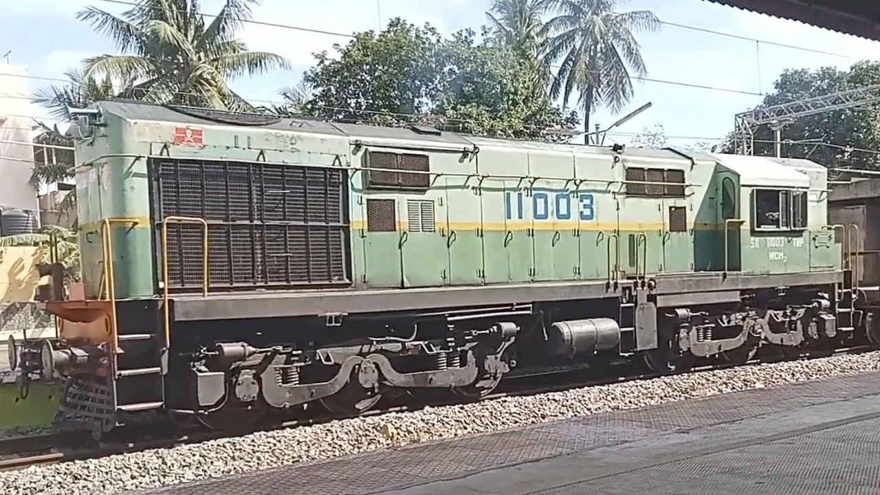 OCADO/OLIVE GREEN SHUNTER ENGINE SHUNTS EMPTY FREIGHT TRAIN AT GOODS ...