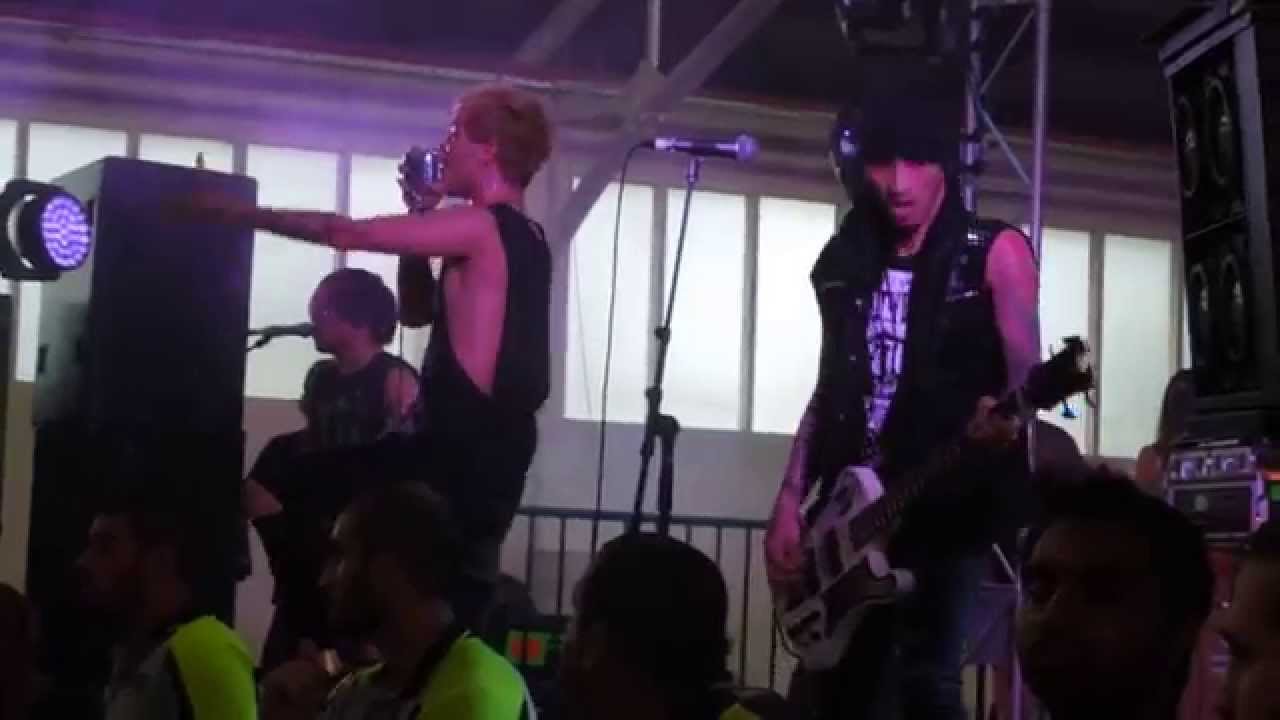 Coldrain - Evolve (Live Soundwave Festival, Melbourne 21/2/15) - YouTube