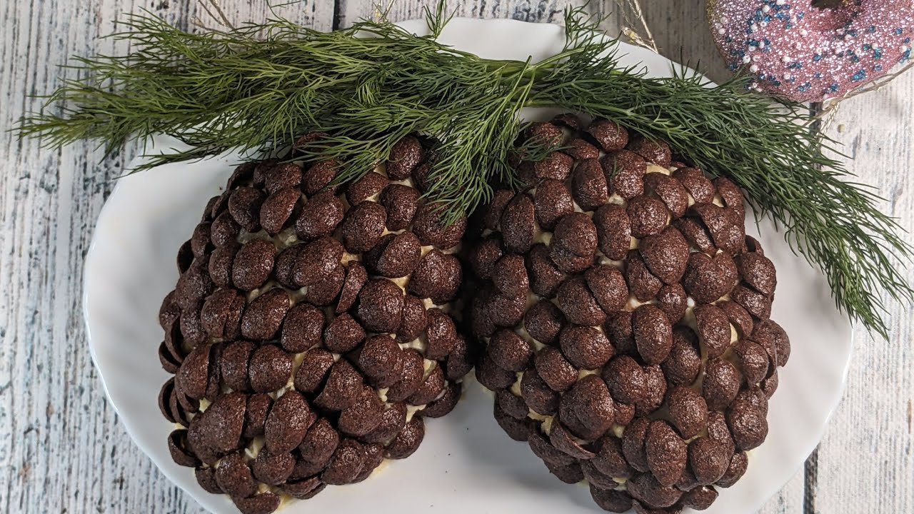 Салат з курячого філе та ананасів "Шишки"/Chicken fillet and pineapple ...
