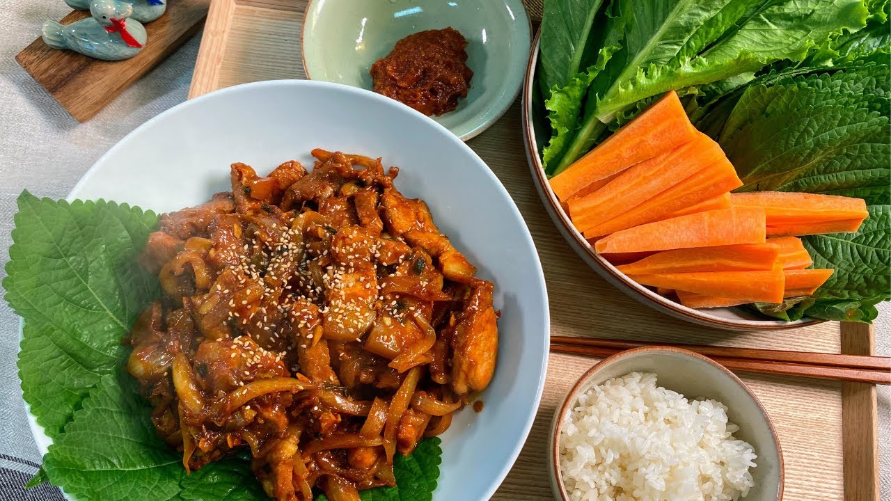 How to Make Korean Spicy Stir-Fried Pork | Jeyukbokkeum | 제육볶음 - YouTube