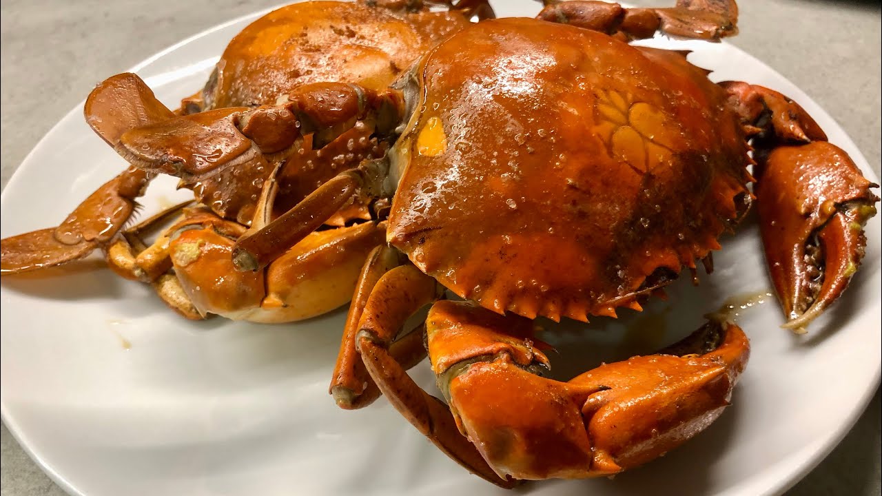 Salt-baked Mud Crabs | 油鹽焗膏蟹 - YouTube