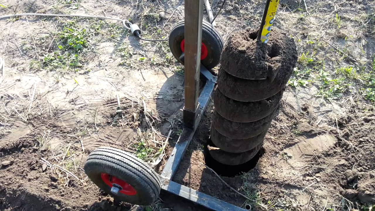 Бурение под столбы забора - YouTube