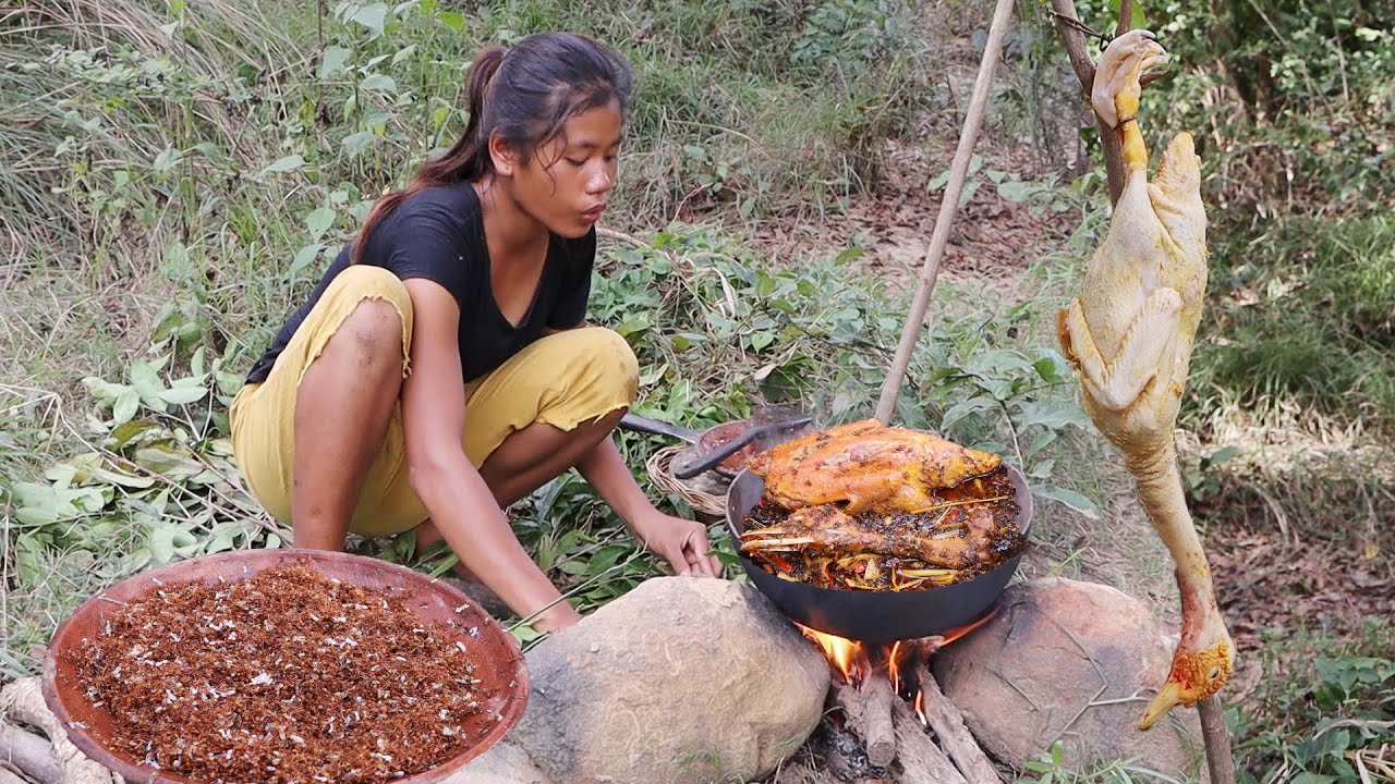 Survival cooking in forest- Duck curry spicy delicious with red ants ...