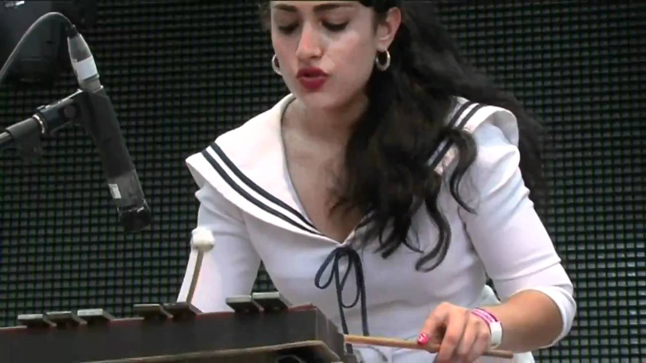 Kitty, Daisy & Lewis - live at The Meredith Music Festival 2009 - YouTube