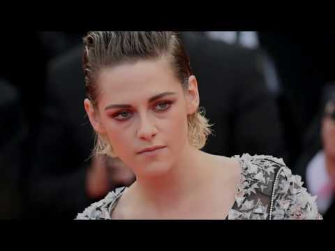 Kristen Stewart Takes Off Heels & Walks Cannes Red Carpet Completely Barefoot: WTH? — See Pics