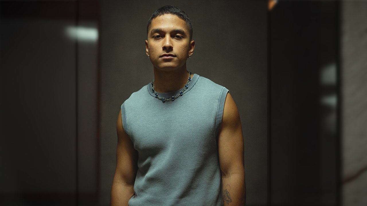 Gus - CALIFORNIA (Visualizer) Chords - Chordify