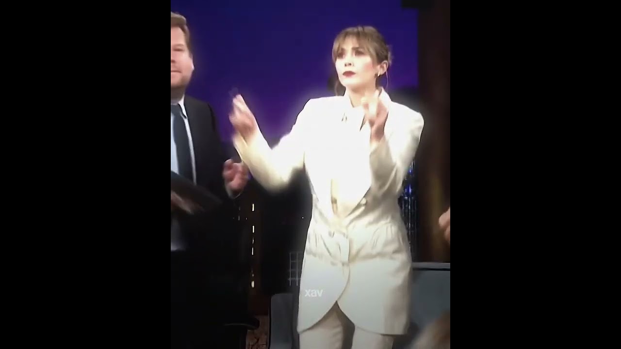 Elizabeth Olsen and Benedict cumberbatch dancing #elizabetholsen #short ...