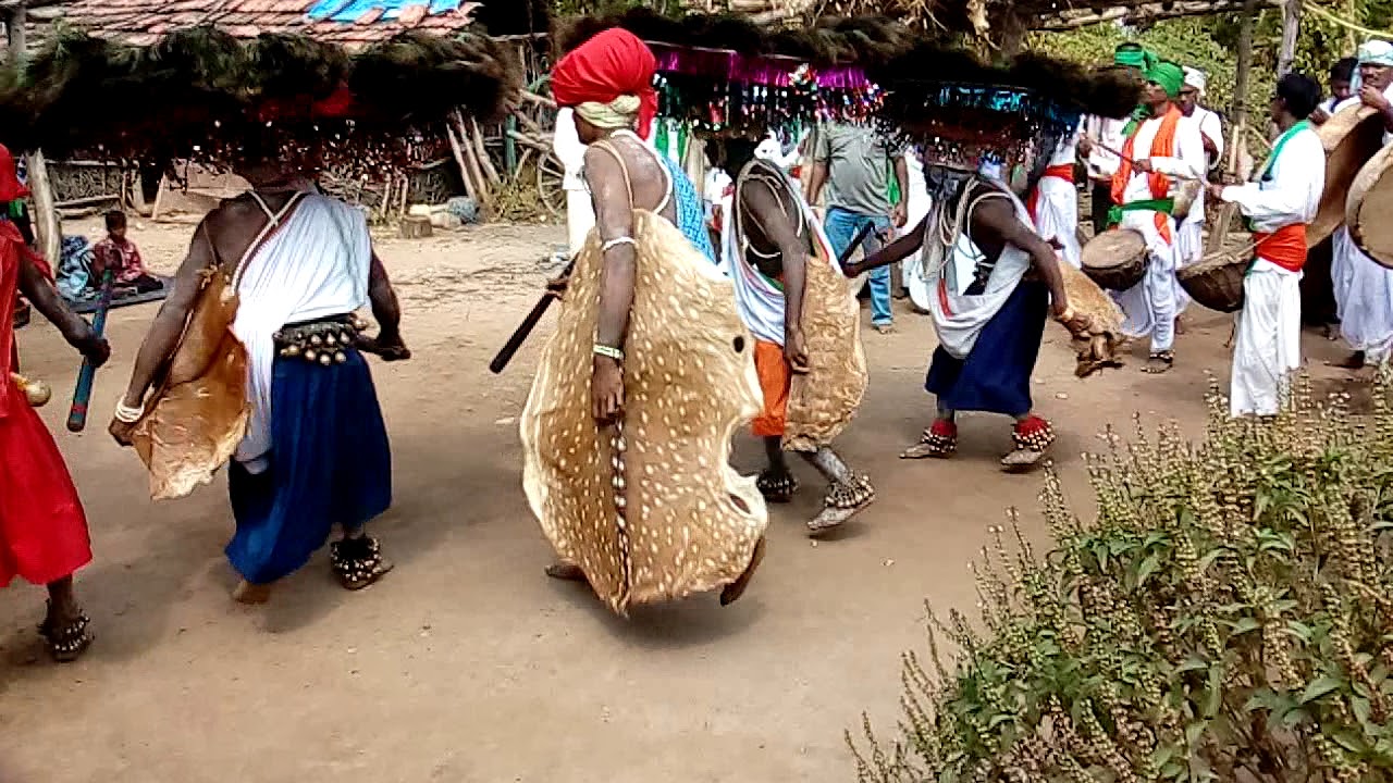 Gusadi dance adivasi village chinna male borigam mandal adilabad - YouTube