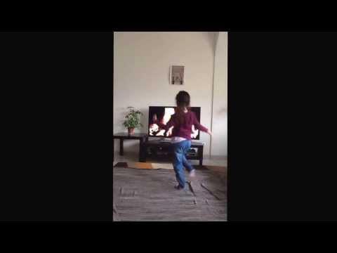 Arzum adatepe kızımın müzik ile dansı