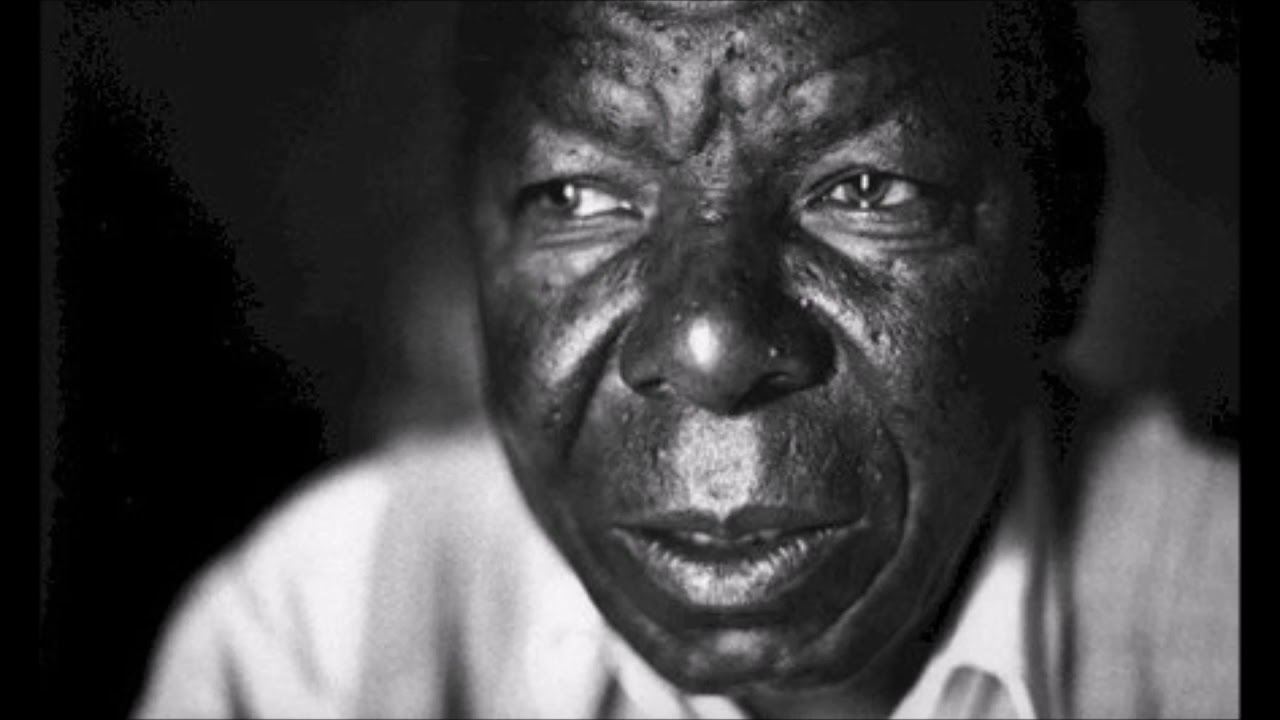 HMV AMC 107 A fundi konde and his guitar - fundi ni yatima - YouTube