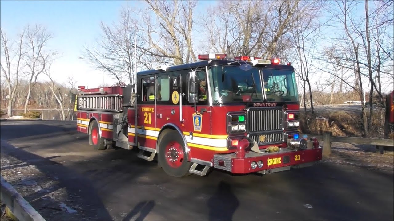 Thompsonville, CT Fire Department Engine 21 Responding - YouTube