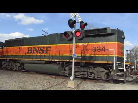 4/13/17 - BNSF 334 B Unit Trails on BNSF Local in Centralia, IL - YouTube